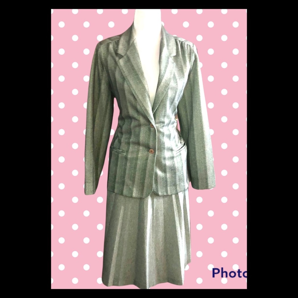 Vintage Donovan-Galvani Sage Green Skirt Suit - Gem